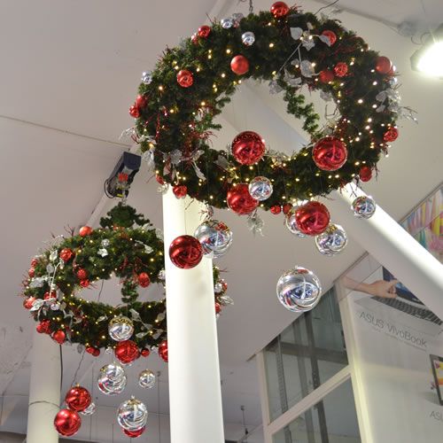 25 Christmas Ceiling Decorations That Will Leave Guests in Awe ...